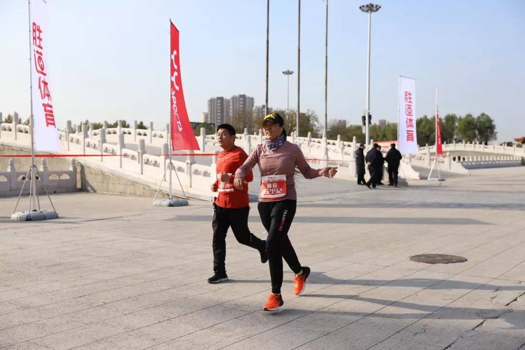 YYsports胜道体育“你是我的眼"10km公益助盲跑-搜狐大视野-搜狐新闻