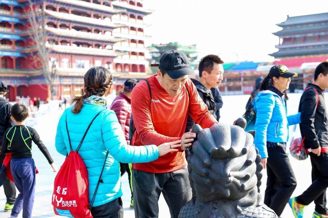 YYsports胜道体育“你是我的眼"10km公益助盲跑-搜狐大视野-搜狐新闻