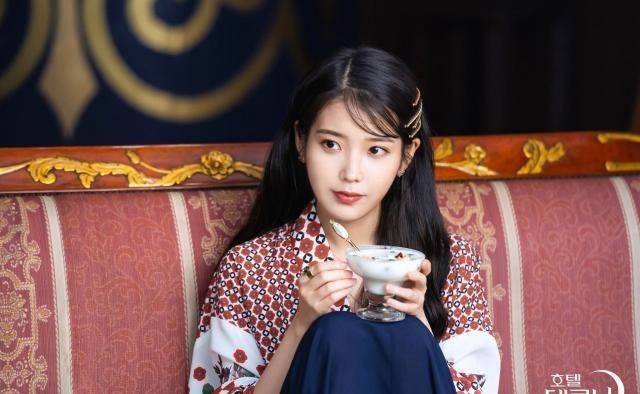 《德鲁纳酒店》IU李知恩的暖心语录，国民妹妹知性地走自己的路-搜狐大视野-搜狐新闻