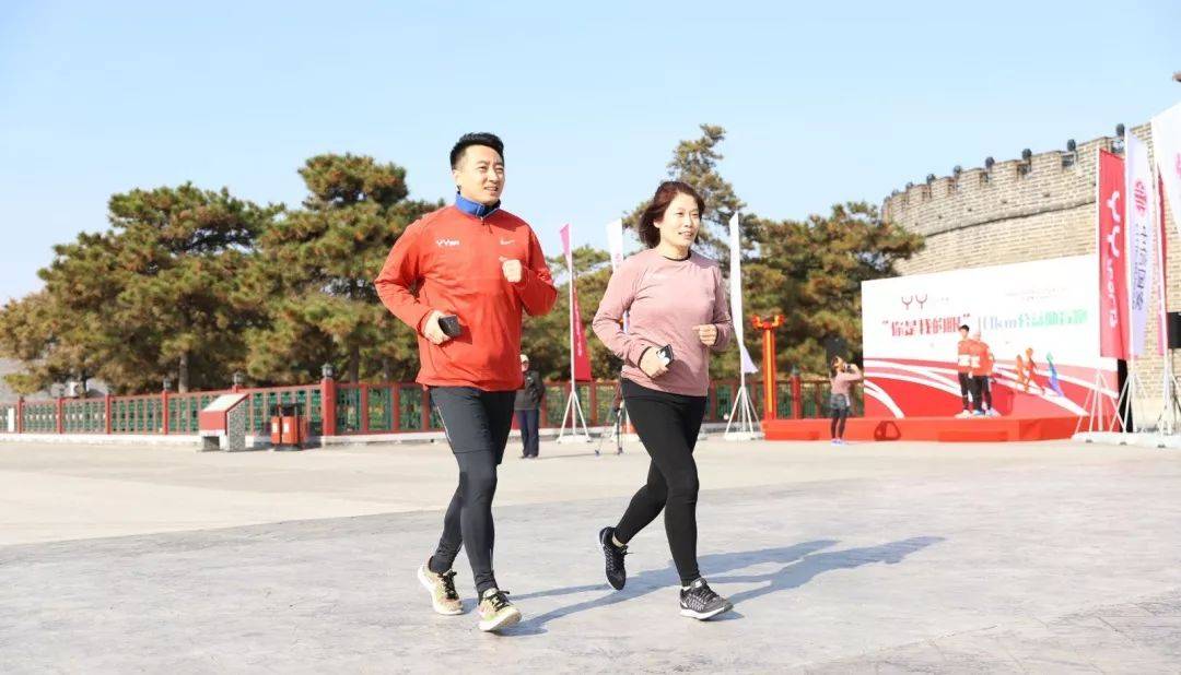 YYsports胜道体育“你是我的眼"10km公益助盲跑-搜狐大视野-搜狐新闻