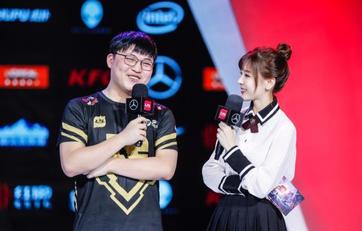 长腿美女主持Nara惊艳LPL季后赛，网友：这还有心思看比赛？-搜狐大视野-搜狐新闻