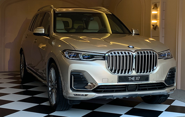 宝马旗舰SUV震撼来袭！3.0T+8AT榨出340马力，零百6.1秒售价百万_搜狐汽车_搜狐网