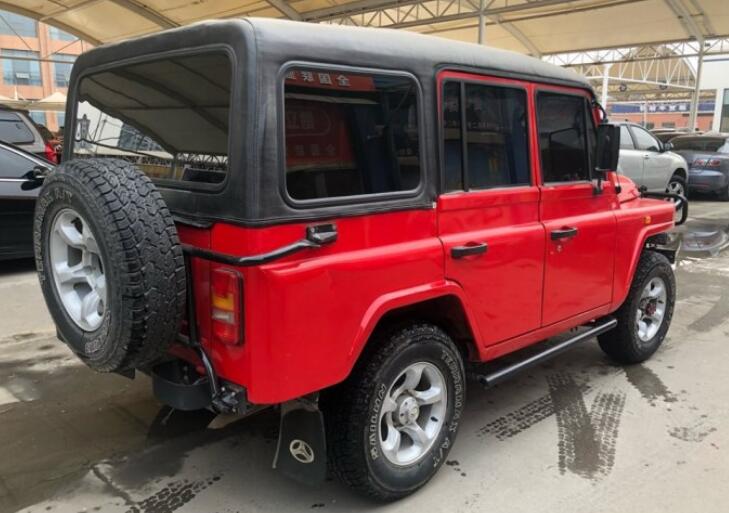 新款消防红北汽BJ212提车，落地8万，车主：全新1.5T动力真给力！_搜狐汽车_搜狐网