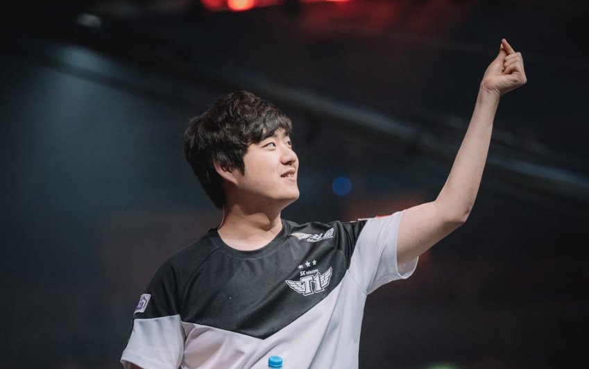 赤裸裸的暗示？Bang透露Faker酒量很好，没见他喝醉过_选手