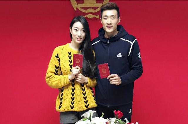 撒花！男排队长季道帅与美貌二传大婚 女方15岁早恋9年后修成正果 搜狐大视野 搜狐新闻