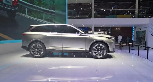 全新一汽奔腾T99实车亮相 搭全新车标 配红旗HS5同款2.0T+爱信6AT_搜狐汽车_搜狐网