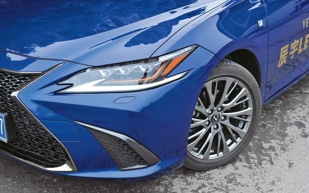 舒适的运动装 试驾雷克萨斯ES 260 F-sport_搜狐汽车_搜狐网