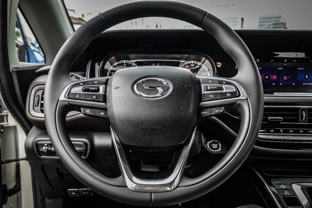 「对比试驾」入门MPV对决 上汽大通MAXUS G50 VS 广汽传祺GM6_搜狐汽车_搜狐网