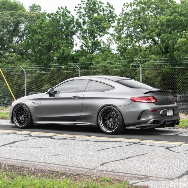 梅赛德斯全新AMG C63S哑光碳灰涂装版，20英寸两片式锻造轮毂_搜狐汽车_搜狐网