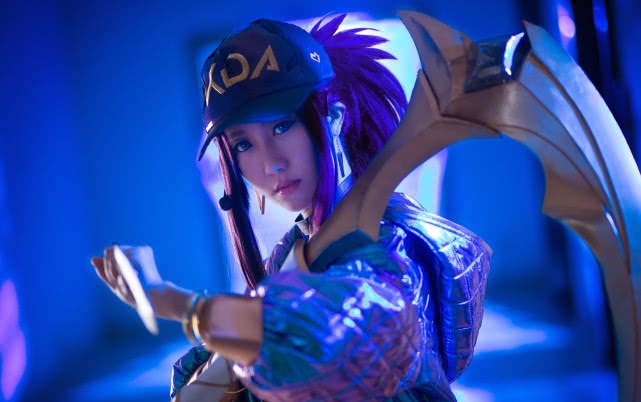 《英雄联盟》COS：KDA阿卡丽，小蛮腰实力吸睛！