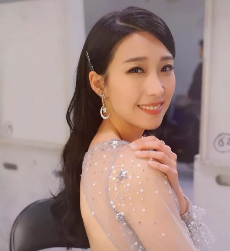 抢走闺蜜老公当小四，还被拍大尺度chuang照？这位TVB小花是黄心颖2.0？-搜狐大视野-搜狐新闻