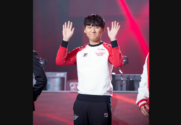 前SKT选手Blank，加入日本赛区，官宣照晒出后乐坏网友！