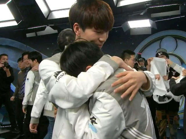 拳头一条规定，肉鸡终成LPL本土选手！IG韩援只剩TS_Rookie