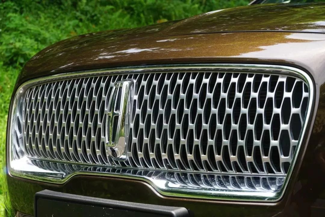 真正的顶级豪华SUV！搭2.7T+8AT超强动力，破百仅需6秒多，回头率力压BBA！_搜狐汽车_搜狐网