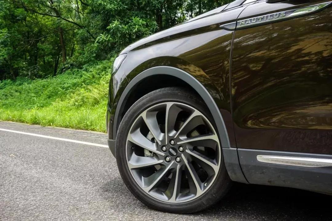 纯进口豪华SUV！2.7T+8AT，破百仅需6秒多，回头率力压BBA！_搜狐汽车_搜狐网