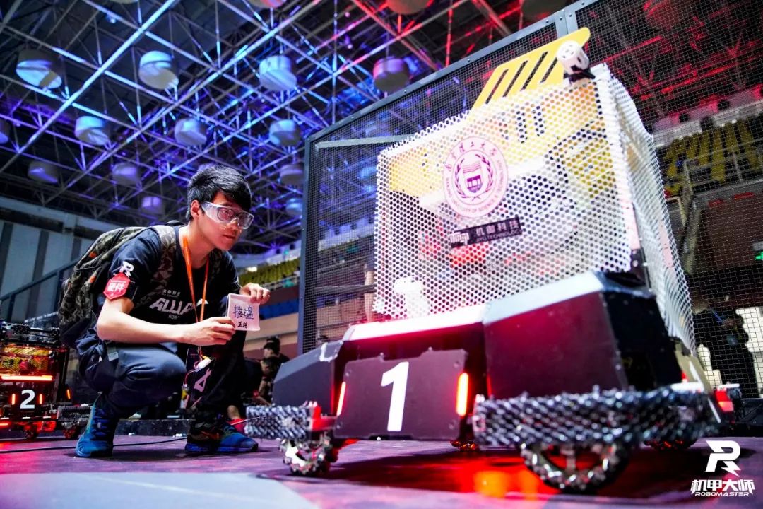 南京理工大学Alliance战队获得RoboMaster 2019中部分区赛亚军！-搜狐大视野-搜狐新闻