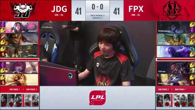 FPX2比0吊打JDG，队员表现引发热议，网友：这中野是真的猛！_比赛