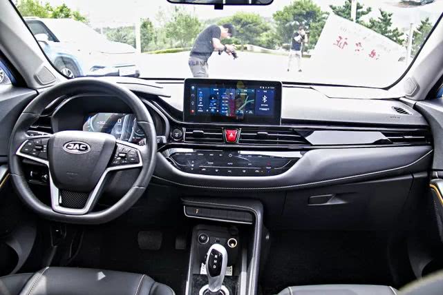 试驾江淮iEVS4：续航470km快充45分钟可充满，整体设计缺少新鲜感_搜狐汽车_搜狐网