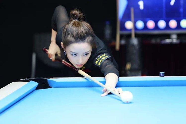 公认为台球美女，被誉为 九球天后”， 37岁潘晓婷充满正能量中国