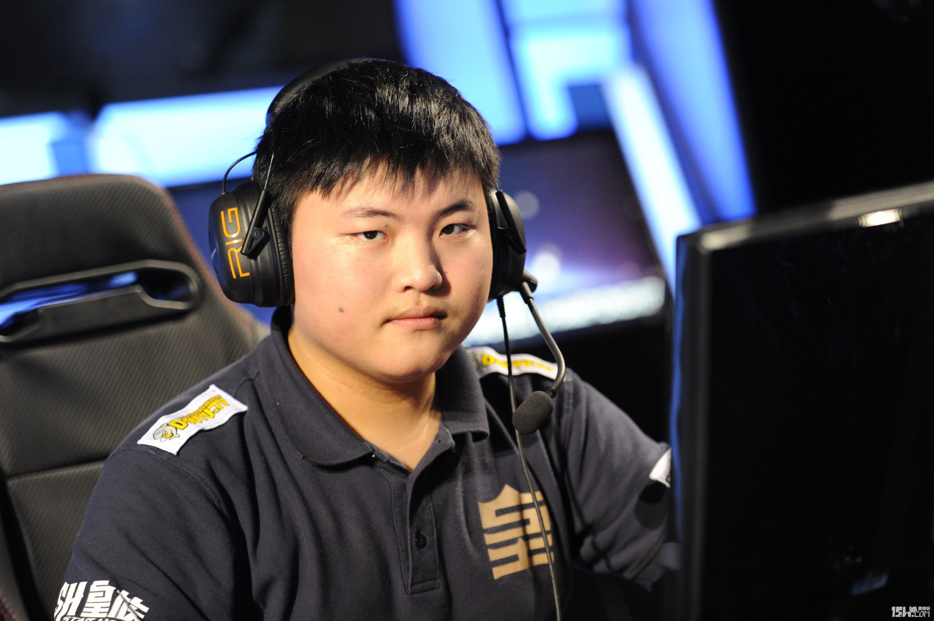 UZI（简自豪）在哪直播？直播间是什么？UZI获奖记录_总决赛