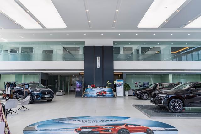 网友在WEY品牌4S店偶遇奔驰GLC？速来围观吃瓜_搜狐汽车_搜狐网