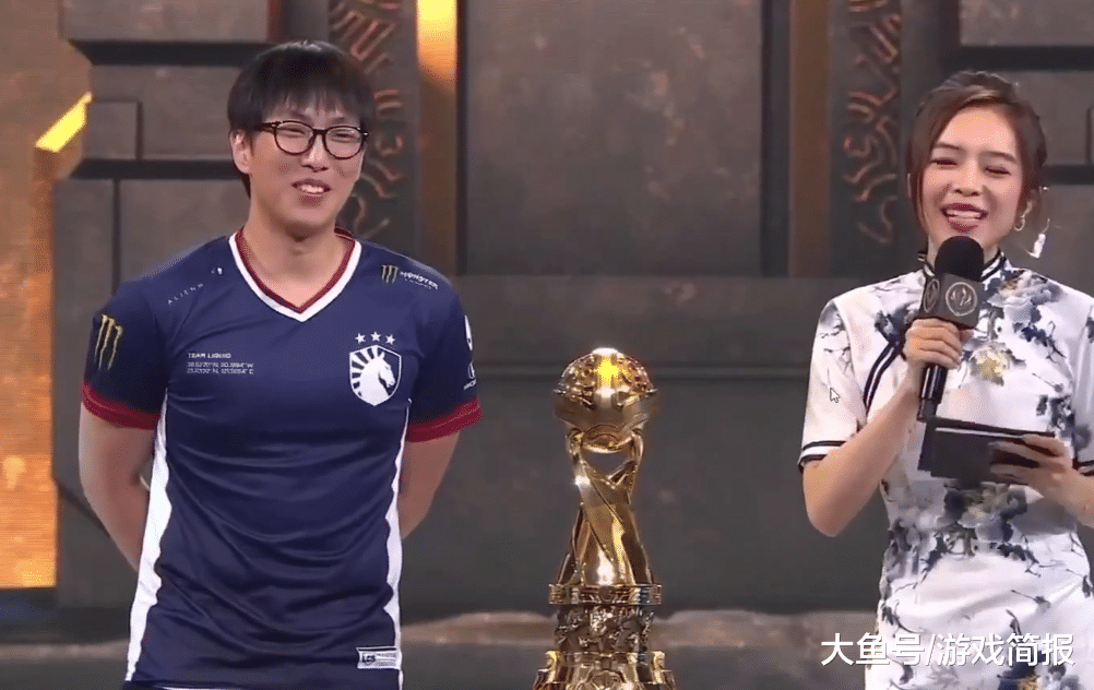 余霜为什么喜欢小明？RNG的MSI夺冠印象太深刻，怪不得S8会含泪采访_阿姨