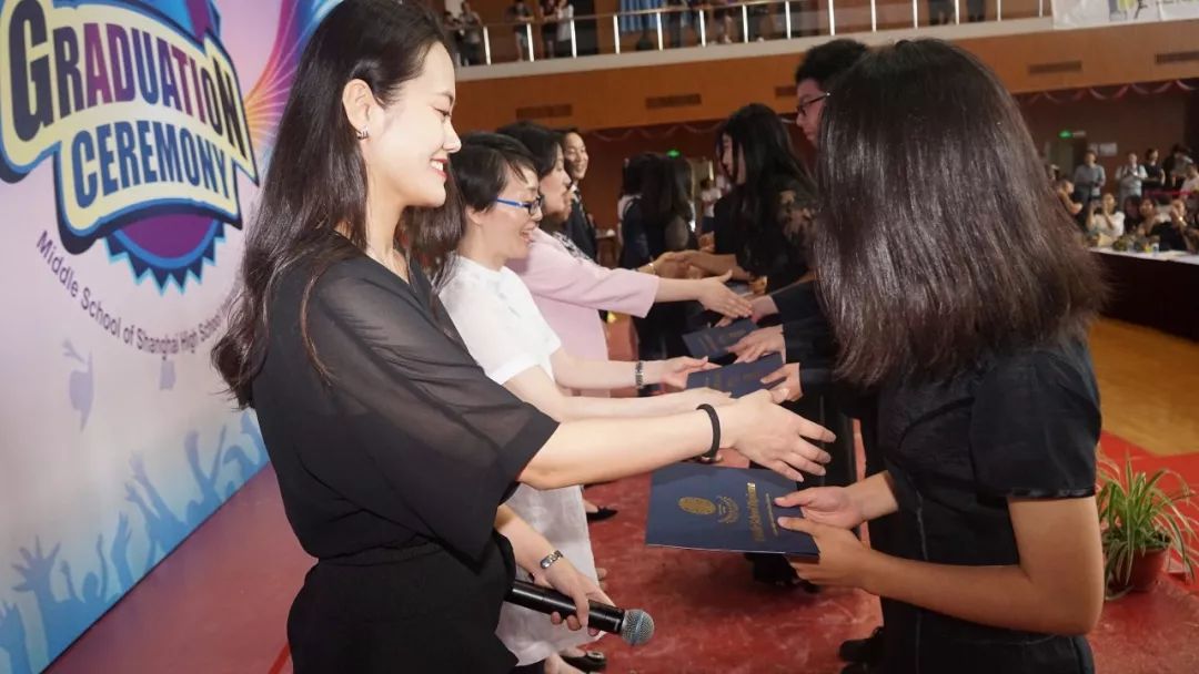 Primary School and Middle School Graduation Ceremonies_the