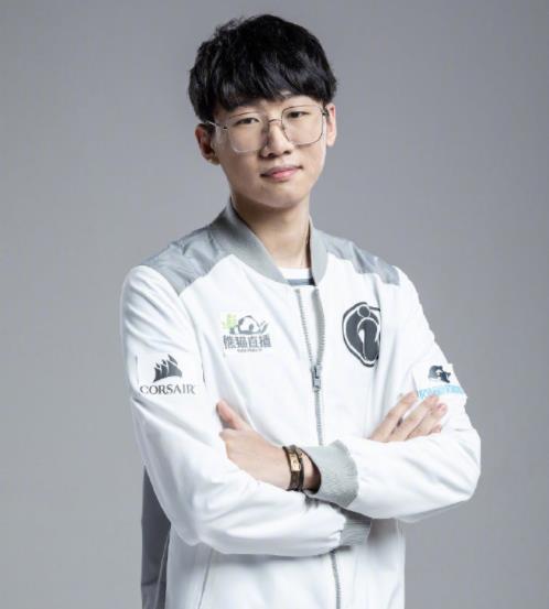 IG击败SN后，Ning却惨遭怒喷：爱K头，不给中单蓝！需要替补！_ning