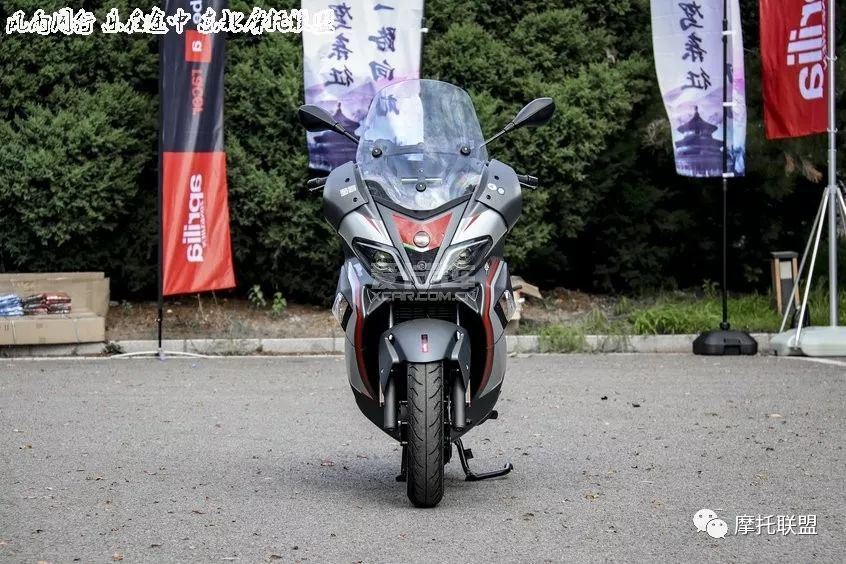 “动静皆宜”体验aprilia SR Max300_搜狐汽车_搜狐网