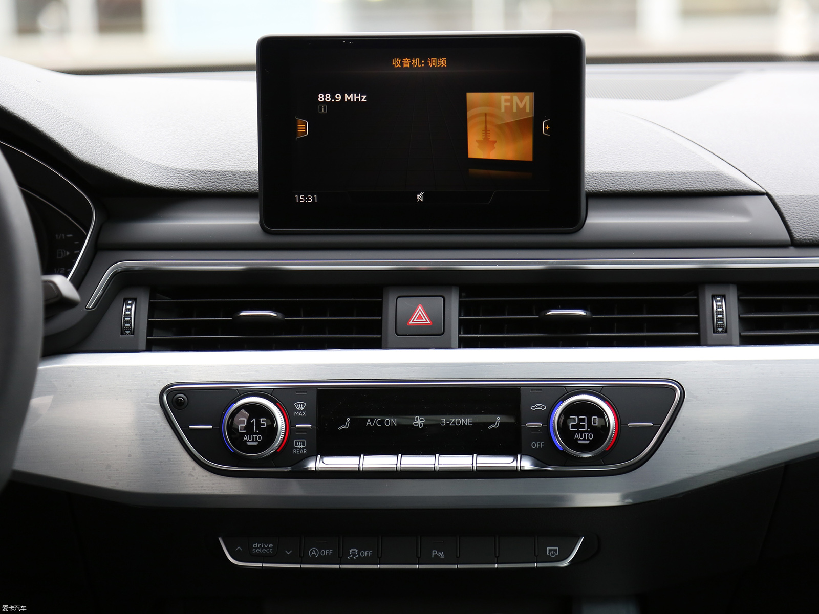 豪华车正面硬刚，焕新后3系、奔驰C、A4L哪家强？站3系会更多？_搜狐汽车_搜狐网