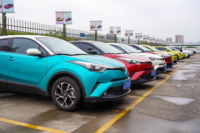 广汽丰田C-HR:TNGA架构平台打造，有颜值又个性，2.0L强劲动力_搜狐汽车_搜狐网