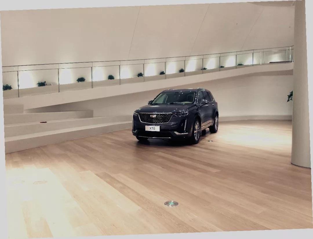 “以大打小”瞄准宝马X5和奔驰GLE 静态体验凯迪拉克XT6_搜狐汽车_搜狐网