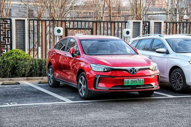 有车和没车是两种生活，北汽新能源EU5 R550是“第三种”_搜狐汽车_搜狐网