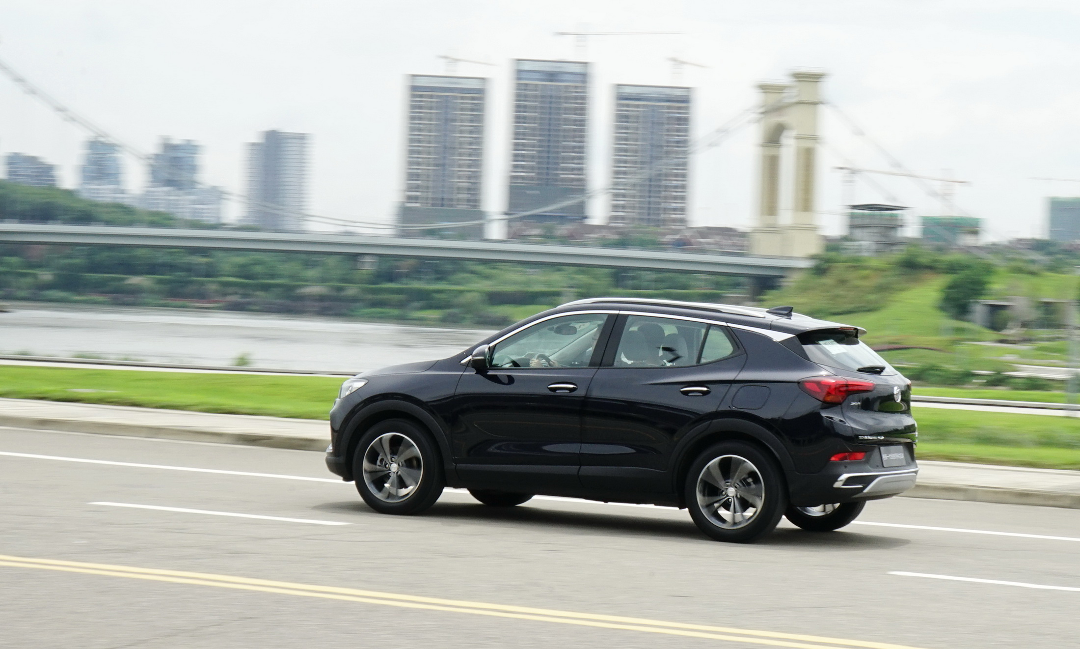 冲进紧凑型SUV领域分一杯羹，试驾别克全新昂科拉GX_搜狐汽车_搜狐网