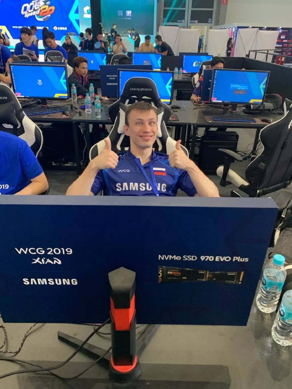 WCG首日图赏：War3人气高涨 Infi被观众“围杀”_西安