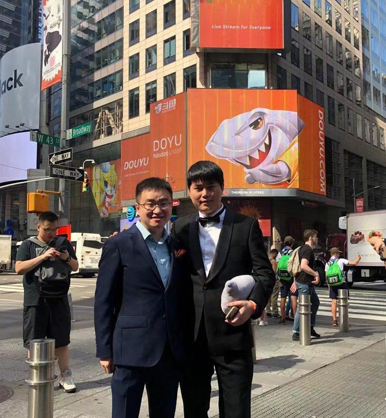 DOTA2：YYF代表斗鱼赴美上市敲钟，网友表示枫哥排面拉满！_直播