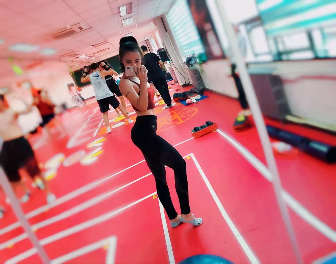 甜美而坚定，自律更果敢，你们热爱的样子，她都有！ Now健身 Fitfit健身fitnessfitappfit助手fit资讯健身计划健身日记管理员微信：now Fit