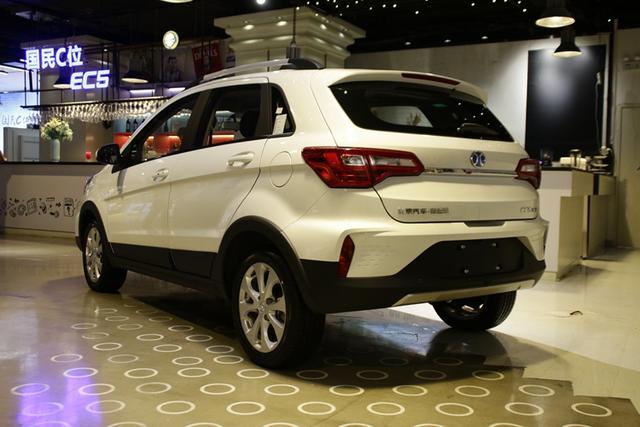 续航超400km 9.99万元起售 北汽新能源EC5杀入纯电动小型SUV市场_搜狐汽车_搜狐网