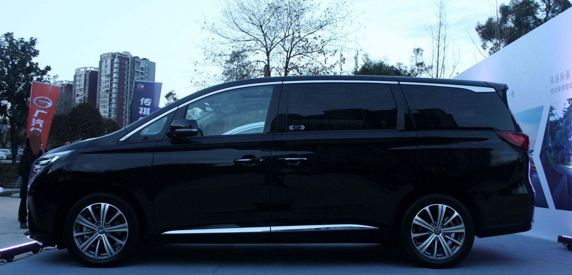 国产MPV，轴距3米油耗8.9L，标配2.0T+6AT，比GL8气派_搜狐汽车_搜狐网