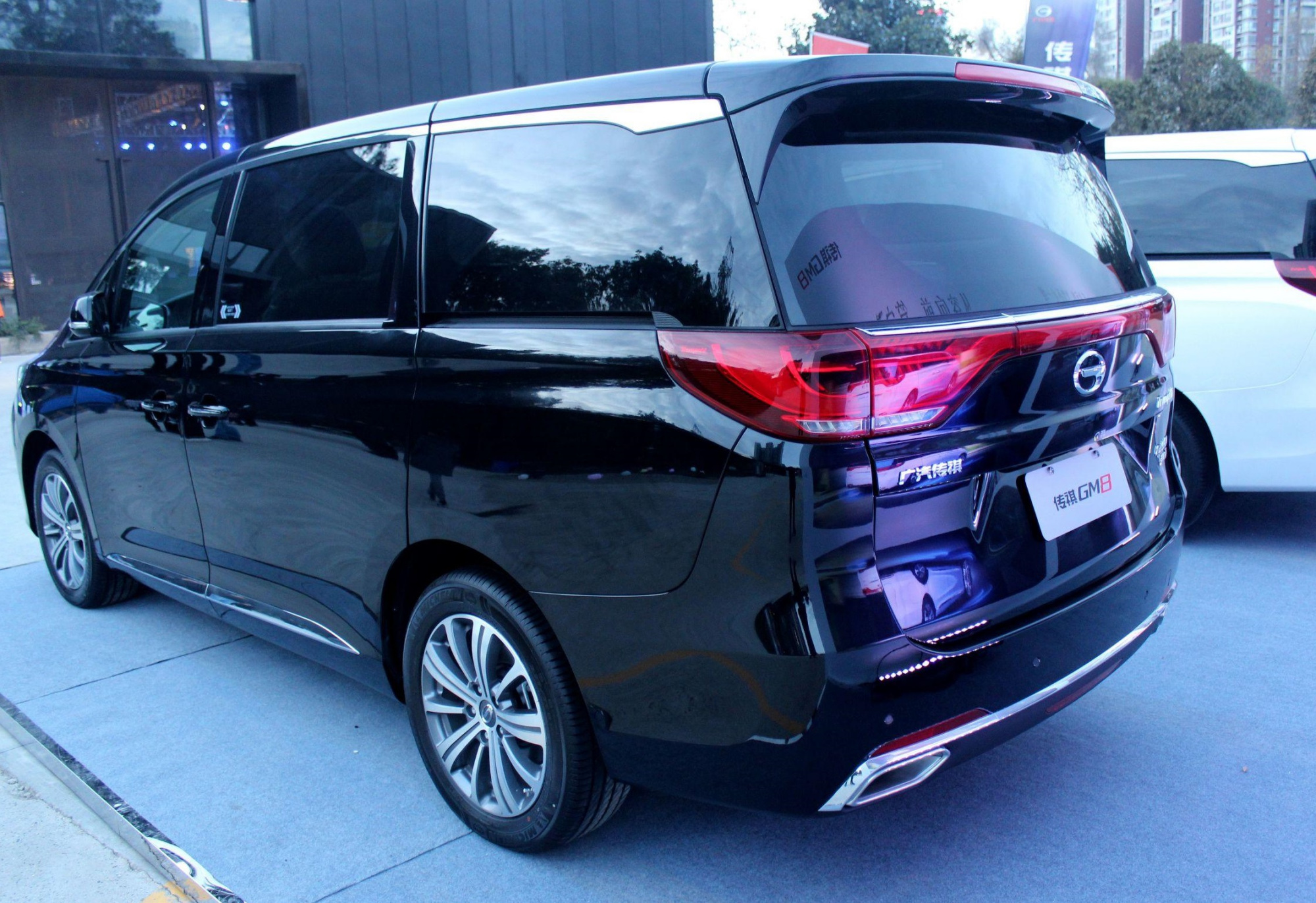 国产MPV，轴距3米油耗8.9L，标配2.0T+6AT，比GL8气派_搜狐汽车_搜狐网