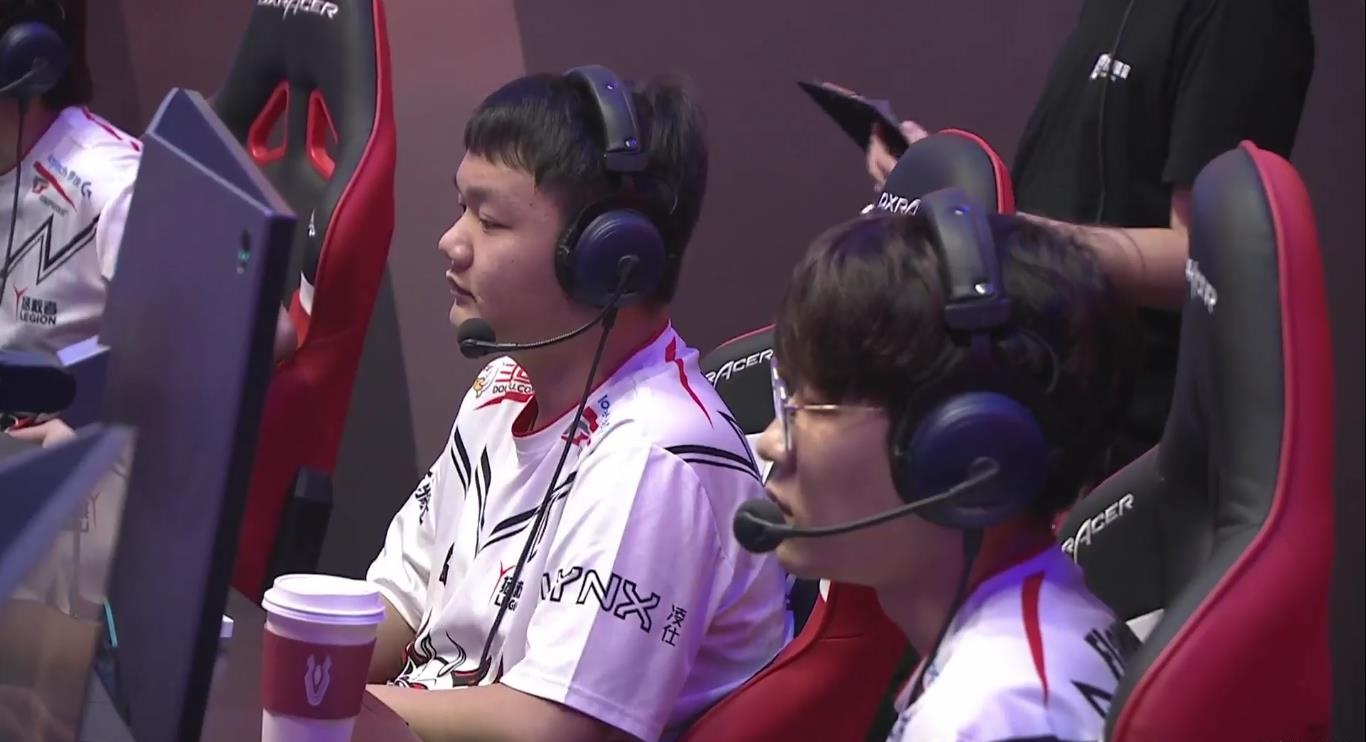 JDG队长：我们不是下等马，只是老板蓝莲花……_LvMao