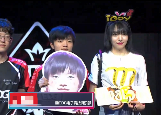 EDG赛后出现高颜值女粉，Iboy不敢直视，网友十分钟搜出个人资料_姐姐