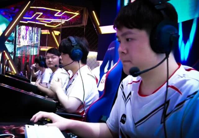 JDG惨败给RW，想进季后赛只有一个方法，全看RNG心情_比赛