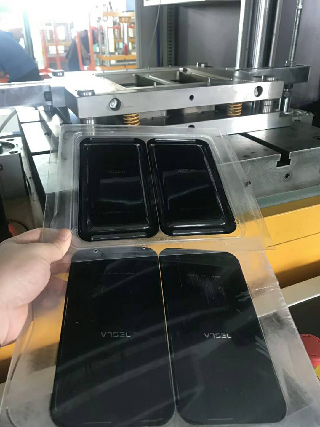 PC+PMMA复合板材在手机背盖电池盖上的应用_mm-