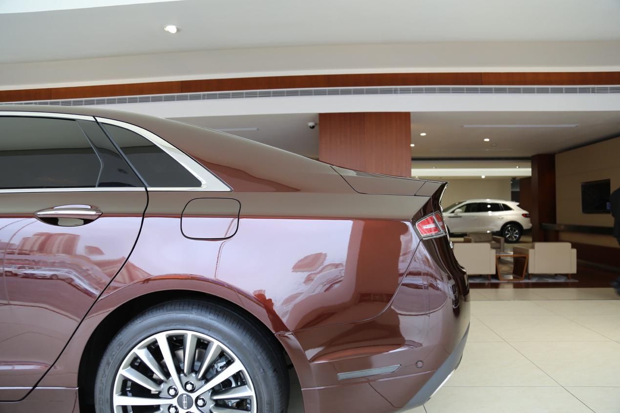 国产奥迪A4L配置不及大众迈腾，拿什么PK美系豪车林肯MKZ？_搜狐汽车_搜狐网