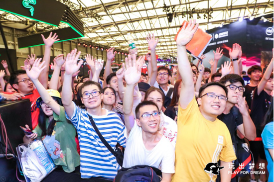 iG&4AM同台，网鱼网咖被称CJ最有排面电竞展台_水友