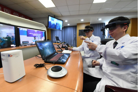武汉协和医院成功实施全球首例5G混合现实云平台远程会诊手术-搜狐大视野-搜狐新闻