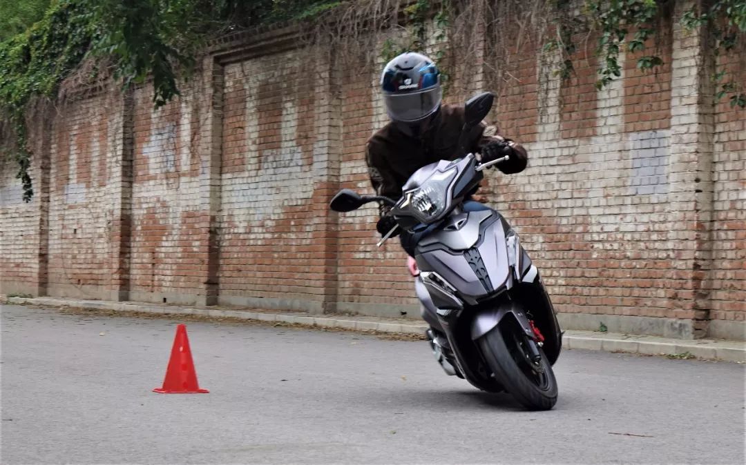 操控当先，细节制胜！体验豪爵USR125！_搜狐汽车_搜狐网