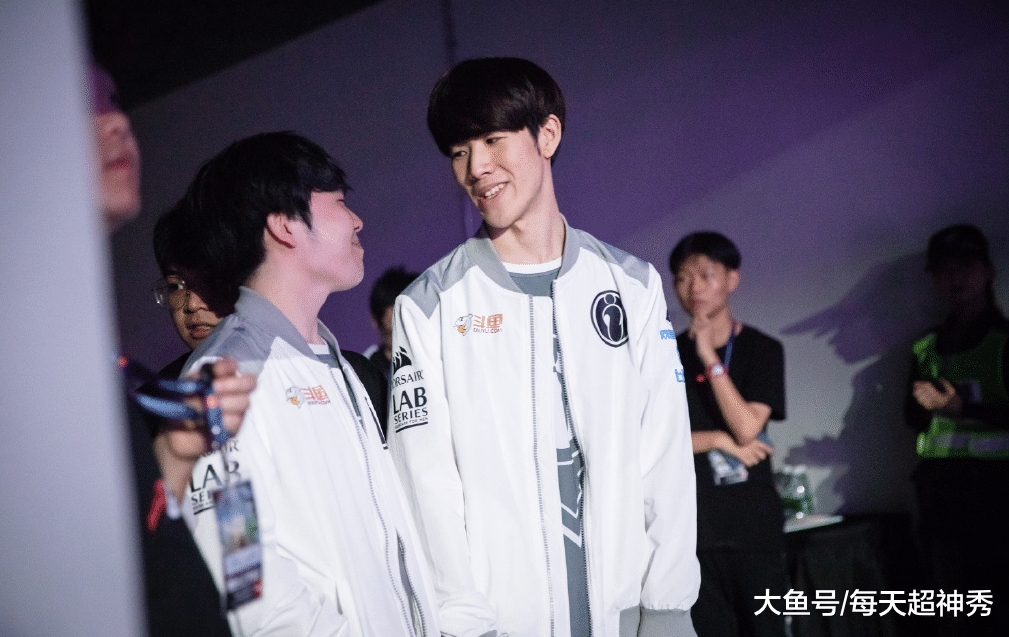 负对位经济差也能拿MVP？Theshy揭晓答案，米勒直言：没毛病-搜狐大视野-搜狐新闻