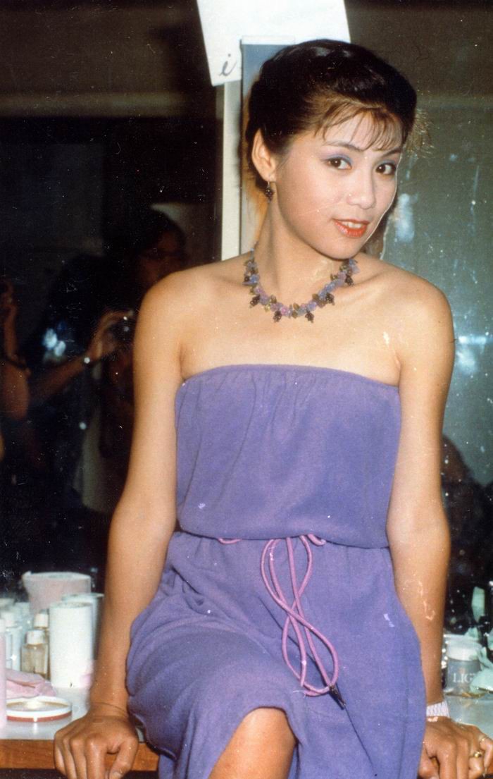 翁美玲生前在TVB工作的情景，化妆、吃盒饭、取信件都是日常_时候